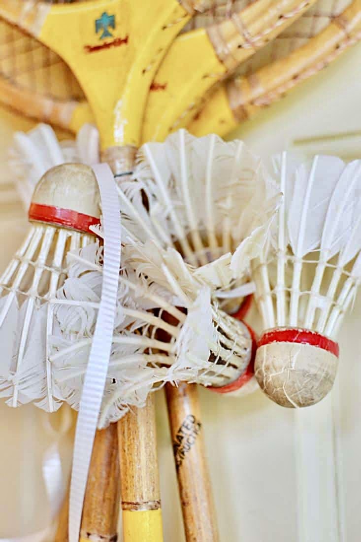 How to Make a Wreath with Old Badminton Rackets and Birdies
