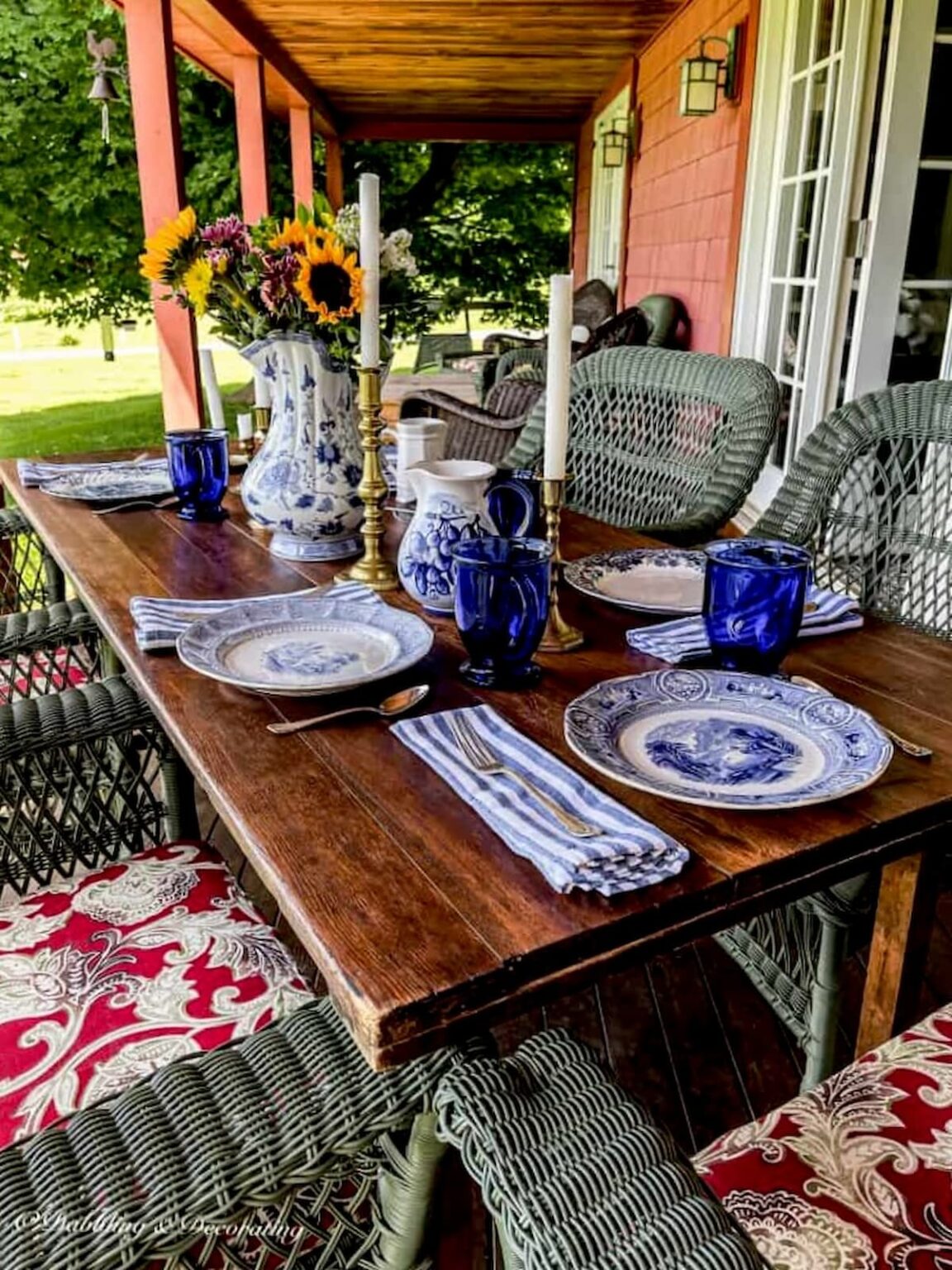 Wallpaper Table Decorating Ideas, How to Style a Vintage Favorite ...