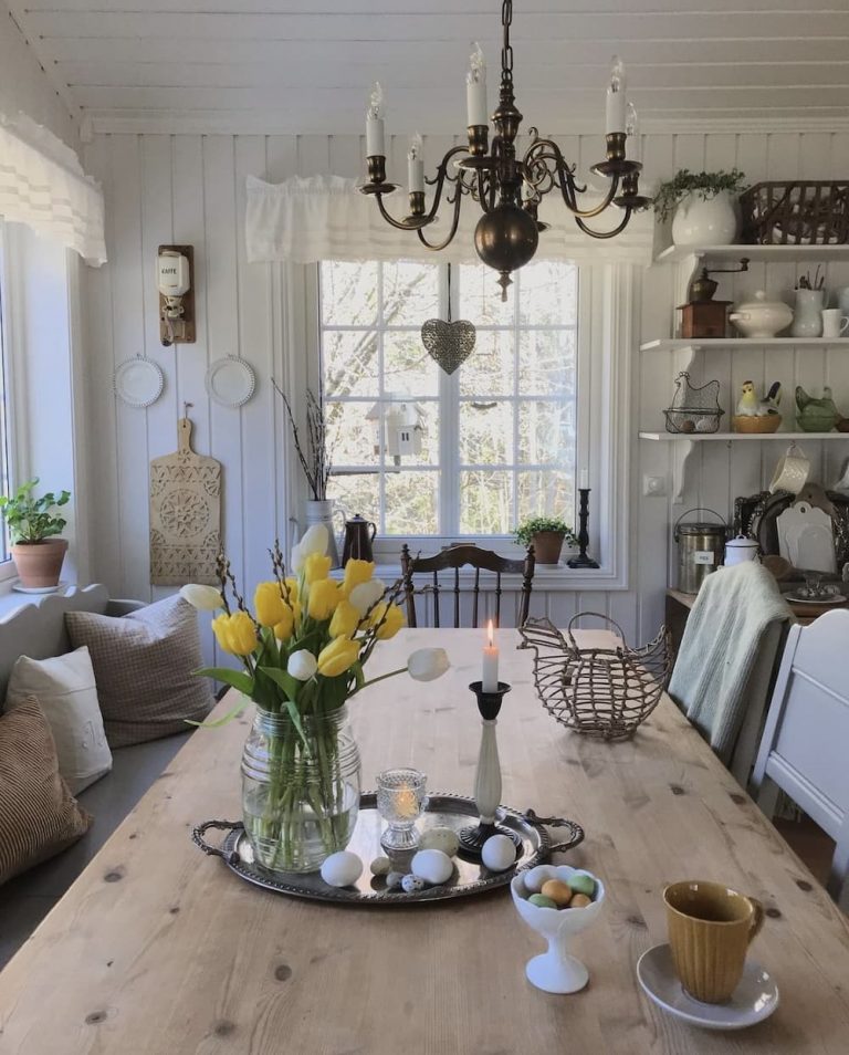 Scandinavian Spring Homes: 10 Light and Airy Cottage Tours to Inspire