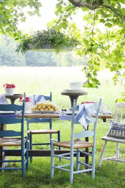 21+ Charming Backyard Table Settings You'll Love