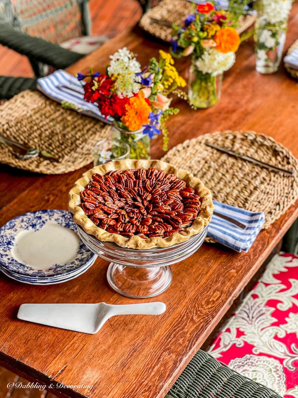 Outdoor Fall Table Decor with a Faux Pecan Pie Centerpiece Surprise