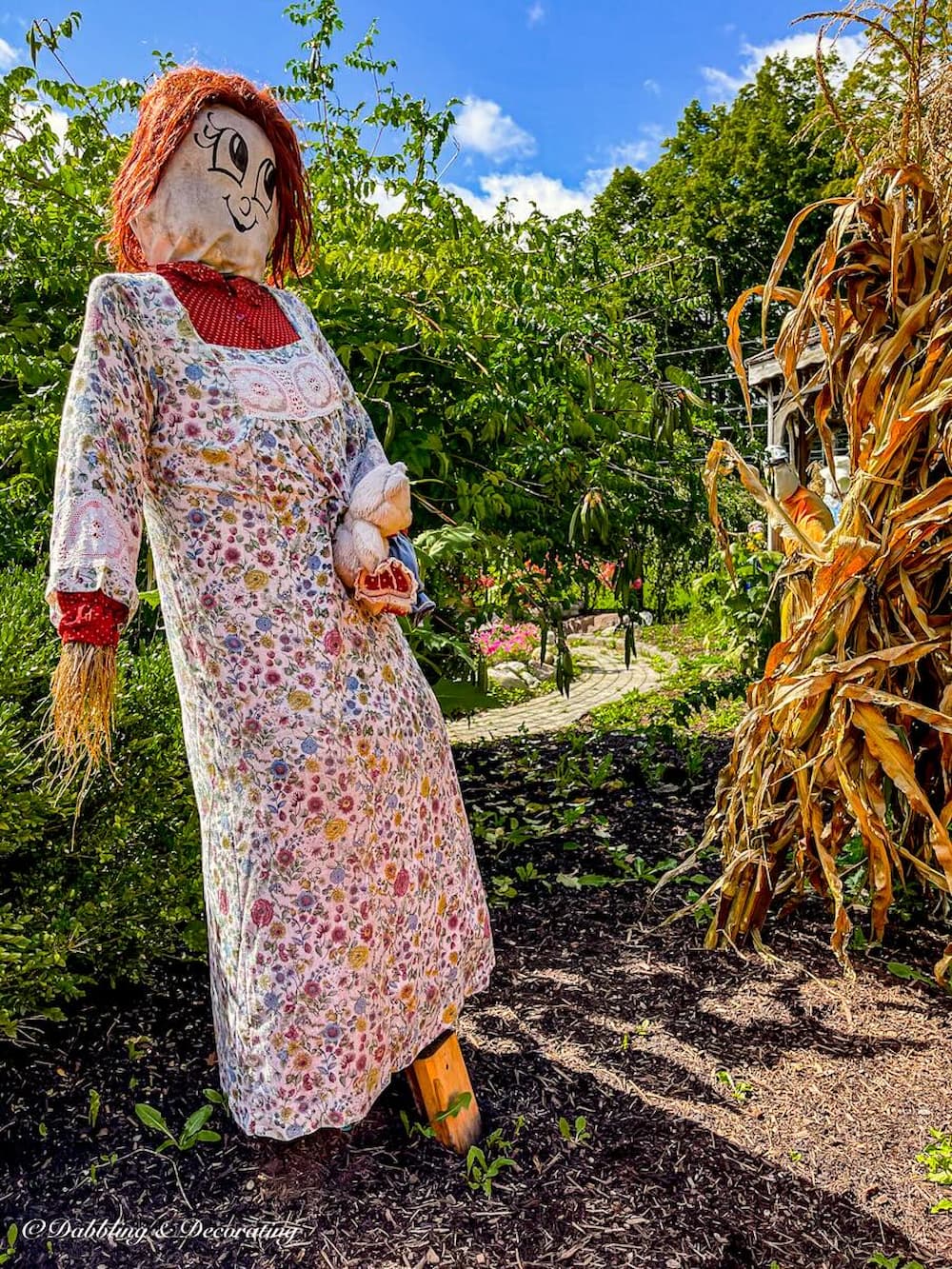 Create Amazing Fall Scarecrows: 24 Ideas | Dabbling & Decorating