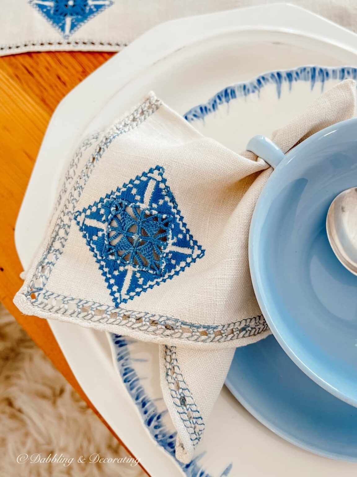 Primitive Decorating Ideas for Your Fall Dining Room