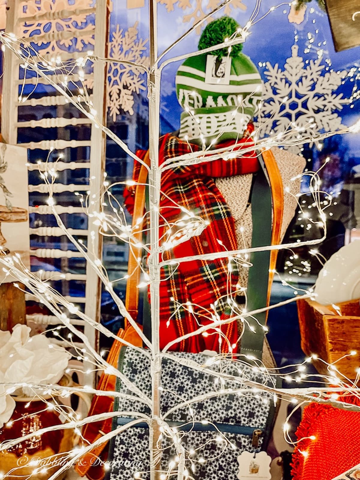 Vintage Booth Winter Window Display | Dabbling & Decorating