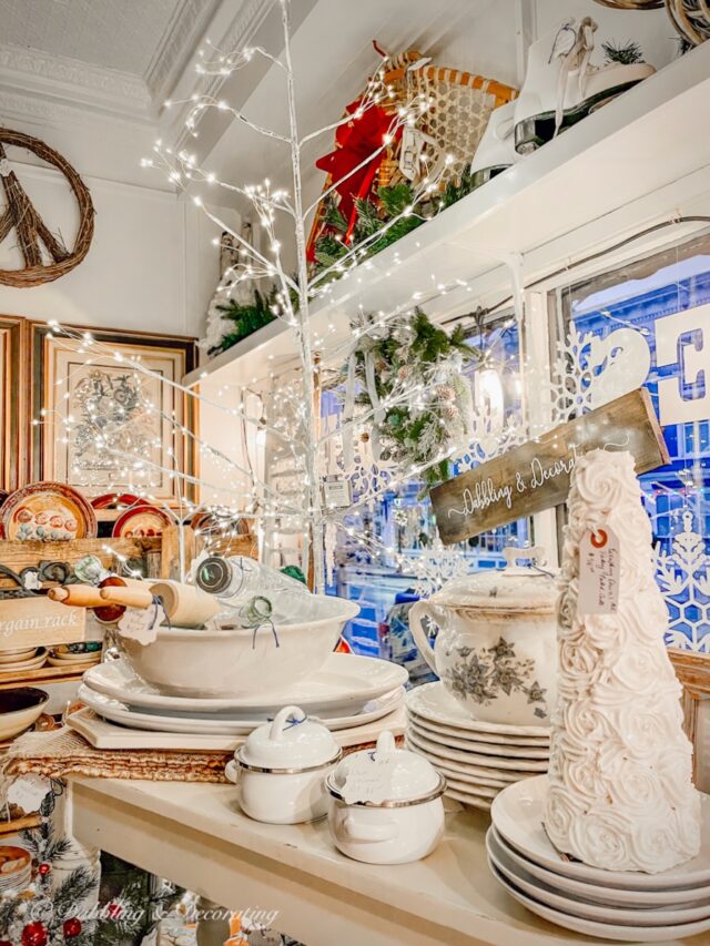Vintage Booth Winter Window Display | Dabbling & Decorating
