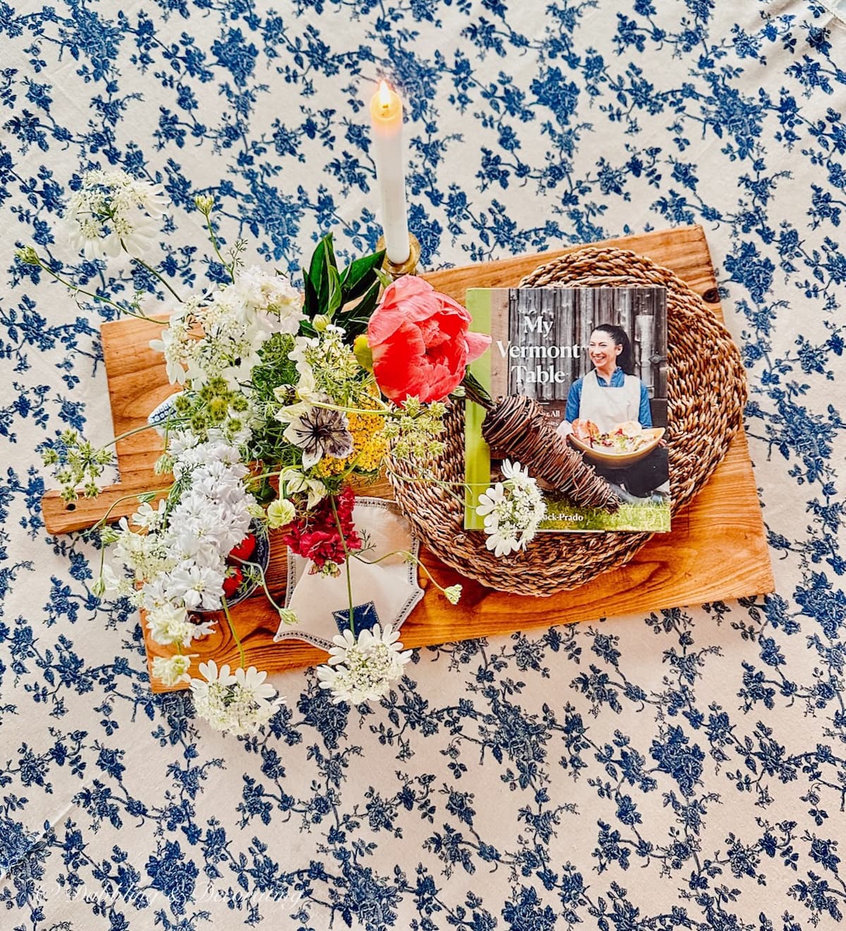 15+ Ways to Display Rustic Breadboards | Dabbling & Decorating