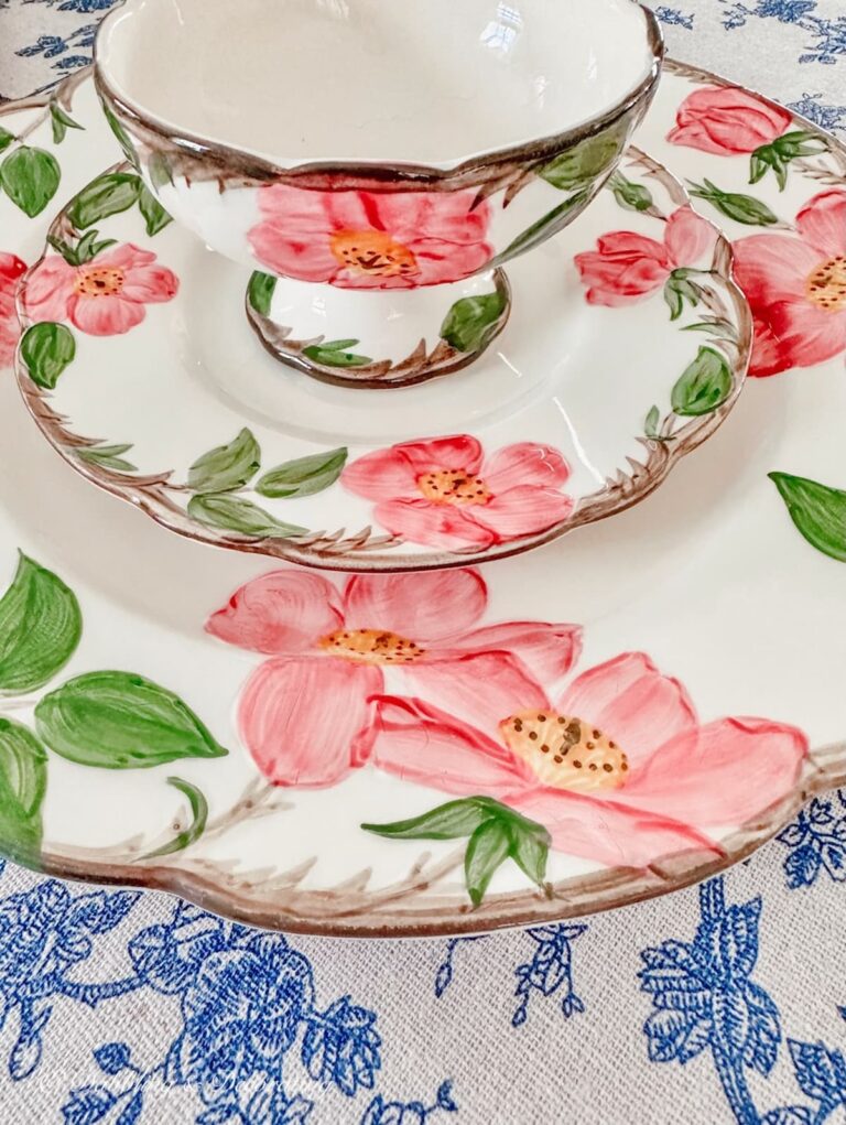 Desert Rose Dishes: Vintage Table Setting with Timeless Style