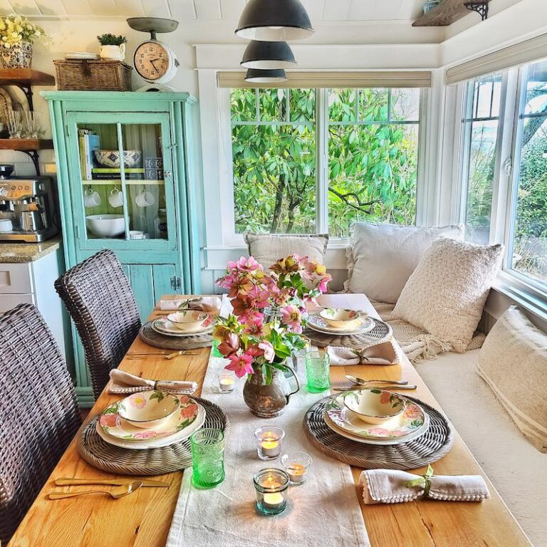 Desert Rose Dishes: Vintage Table Setting with Timeless Style