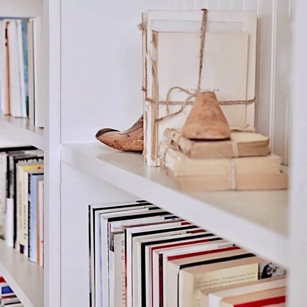 20+ Collectible Vintage Books Rare Decor Ideas to Try