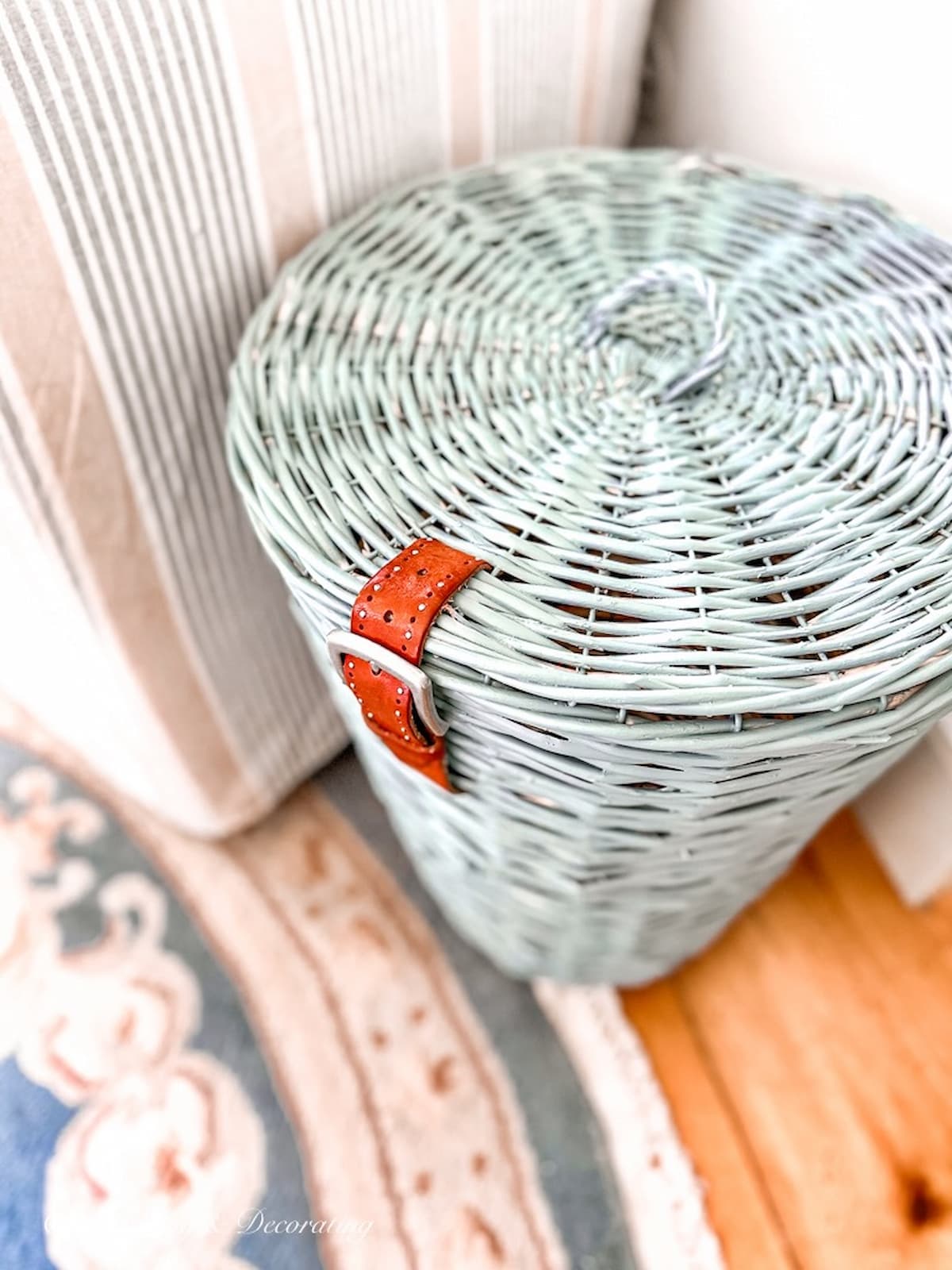 Easy DIY Wicker Basket Makeover with a Leather Belt That Adds Instant Charm