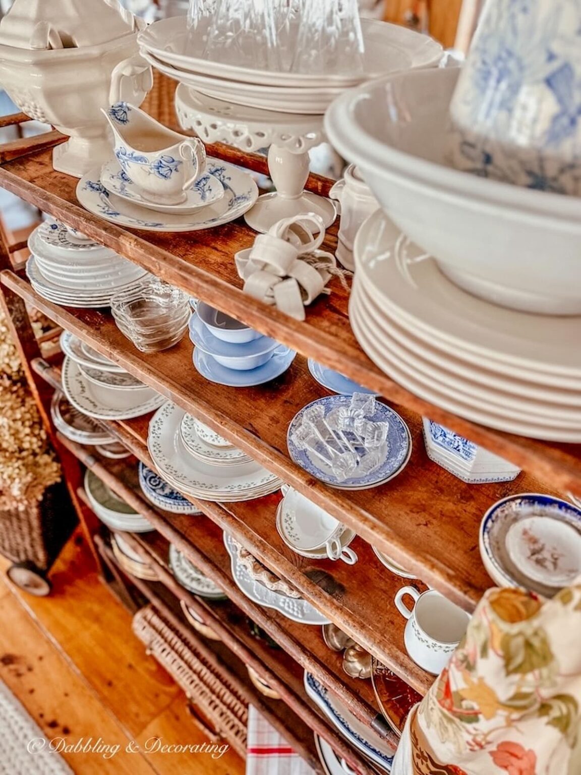 Vintage Collections Display Ideas: 11 Stylish Ways to Decorate with ...