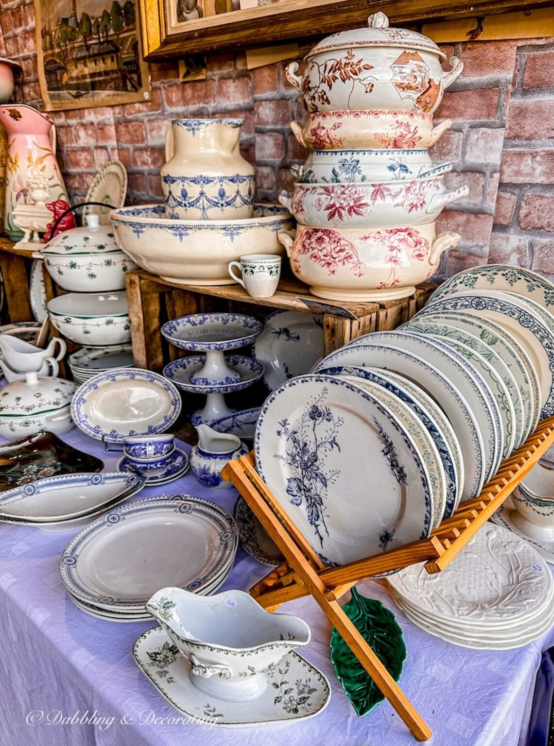 Retail Booth Display Ideas for Vintage Sellers (Winter Styling Tips ...