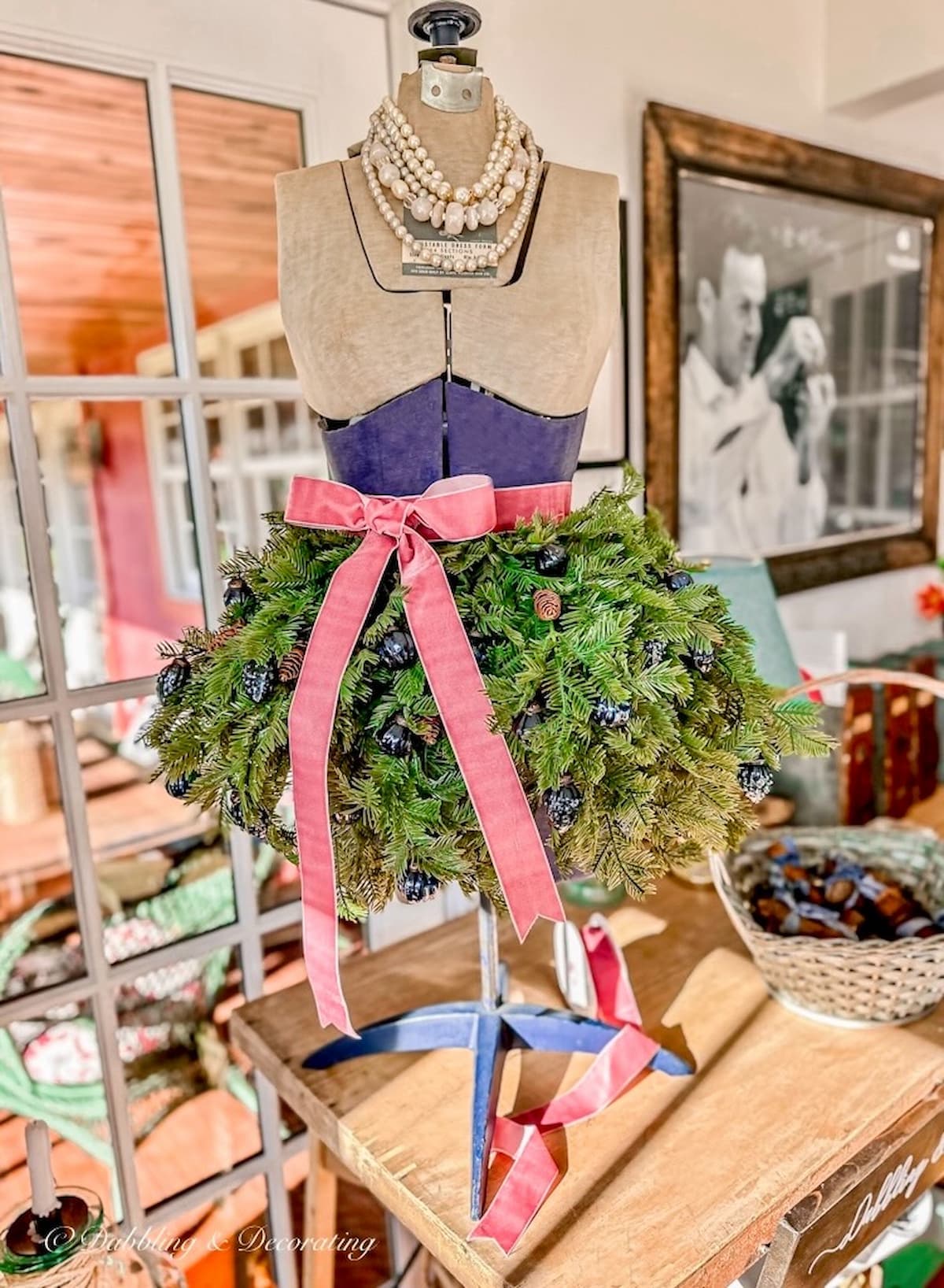 Christmas Mannequin Decoration Ideas So Cute, They Stole the Table