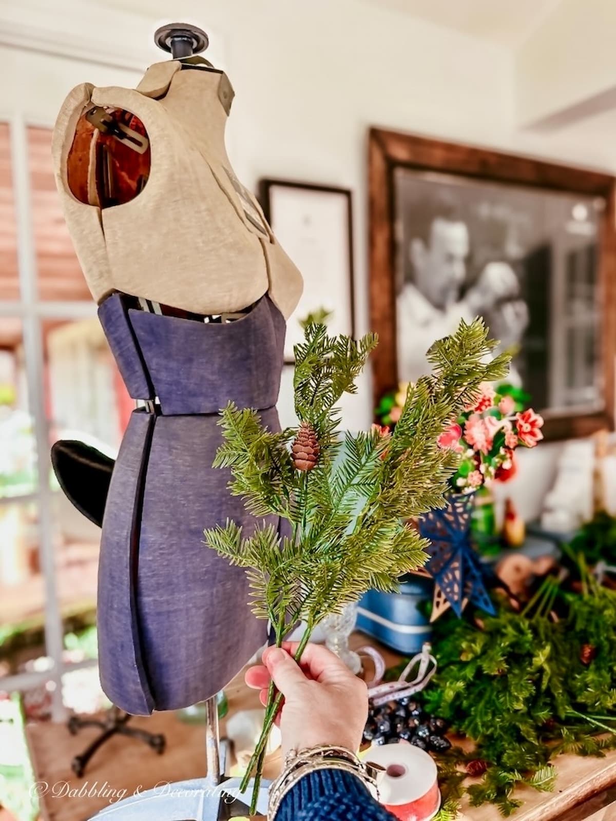 Christmas Mannequin Decoration Ideas So Cute, They Stole the Table