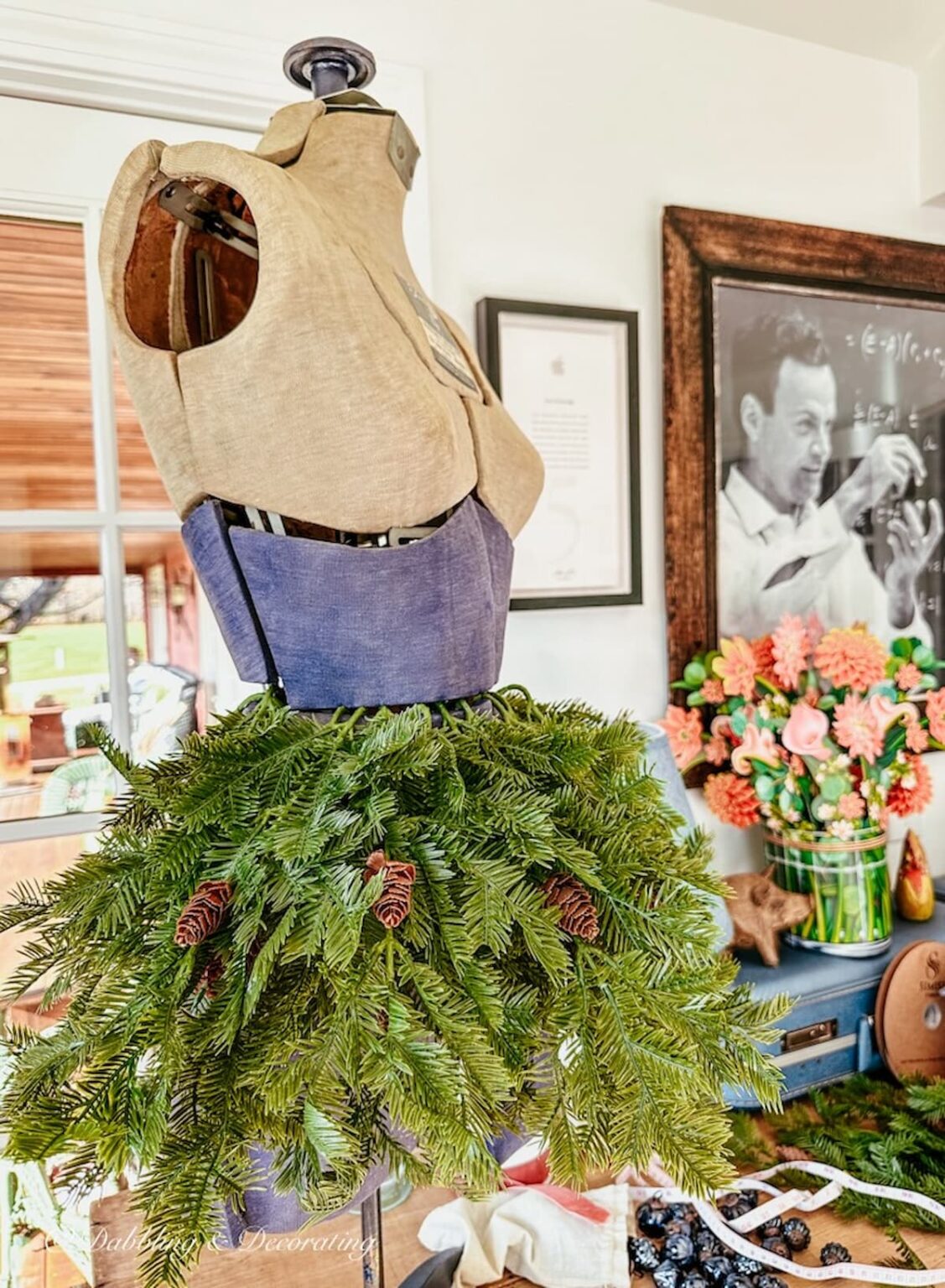 Christmas Mannequin Decoration Ideas So Cute, They Stole the Table