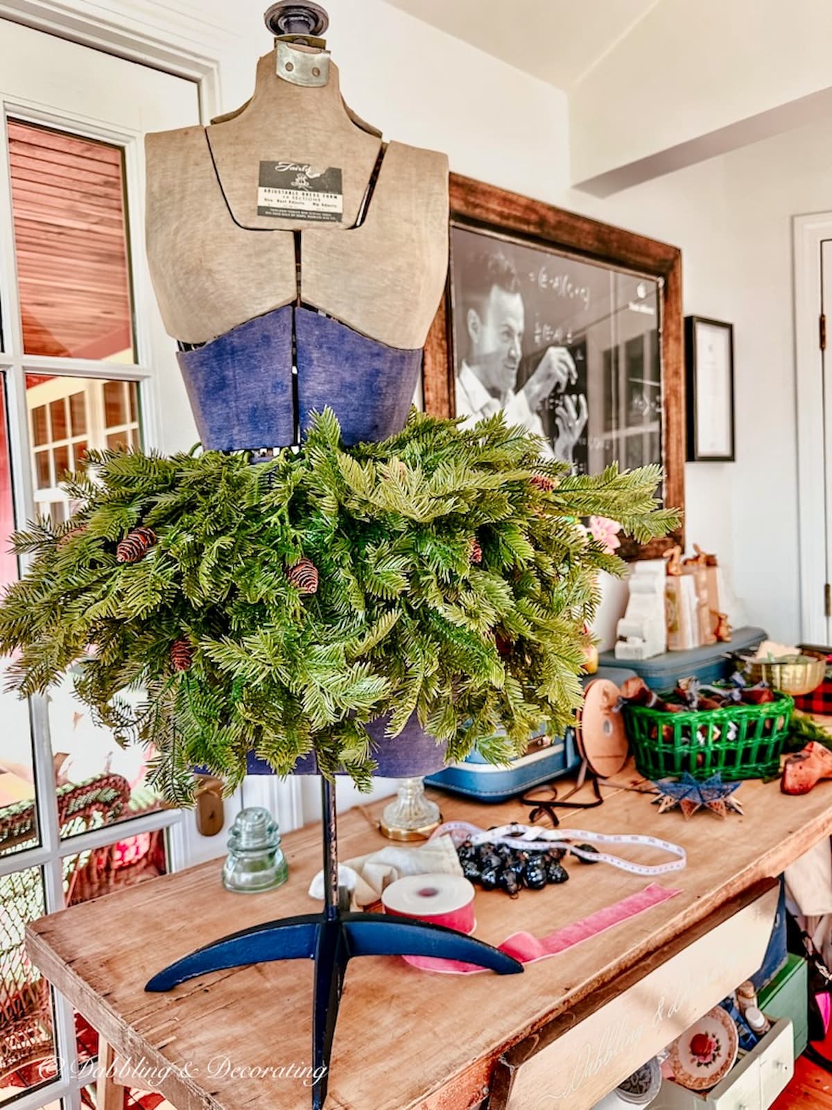 Christmas Mannequin Decoration Ideas So Cute, They Stole the Table