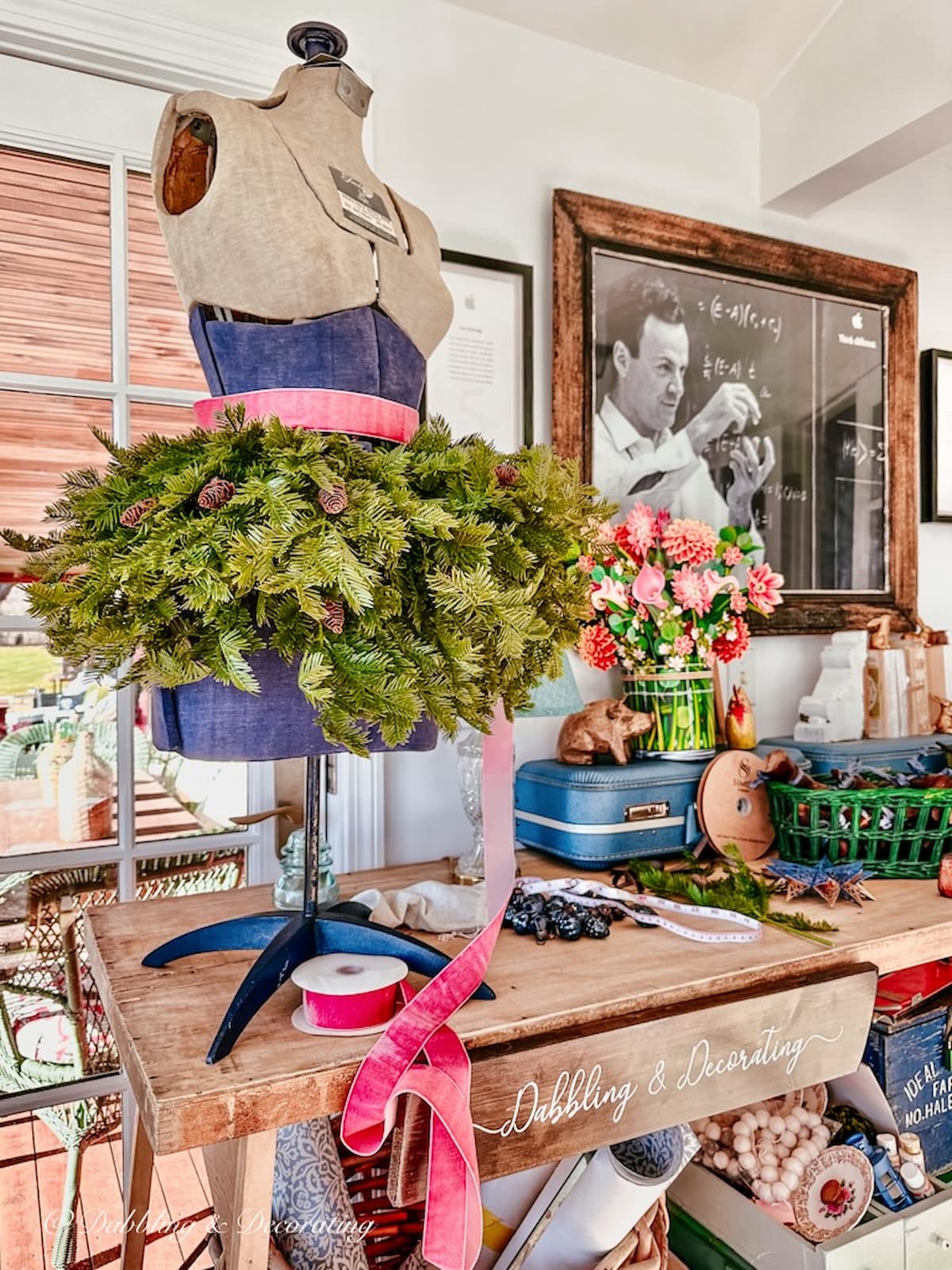 Christmas Mannequin Decoration Ideas So Cute, They Stole the Table