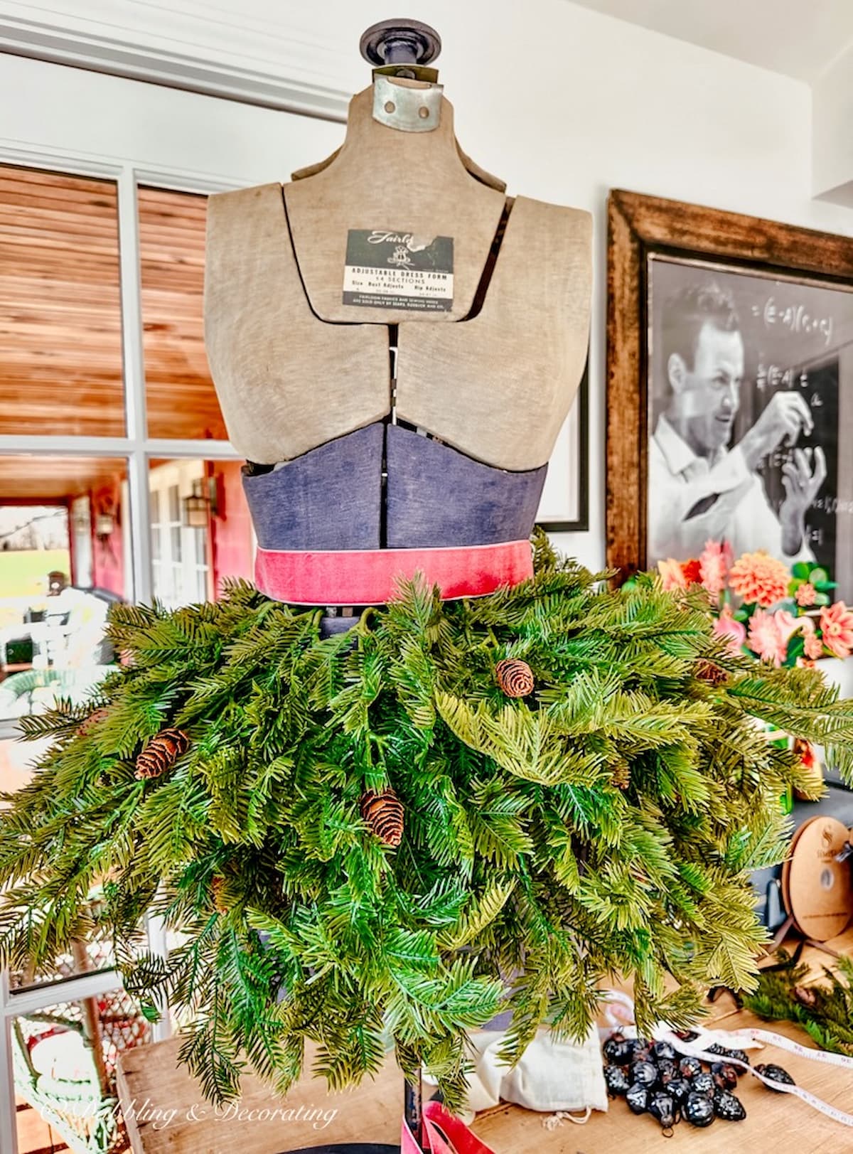Christmas Mannequin Decoration Ideas So Cute, They Stole the Table
