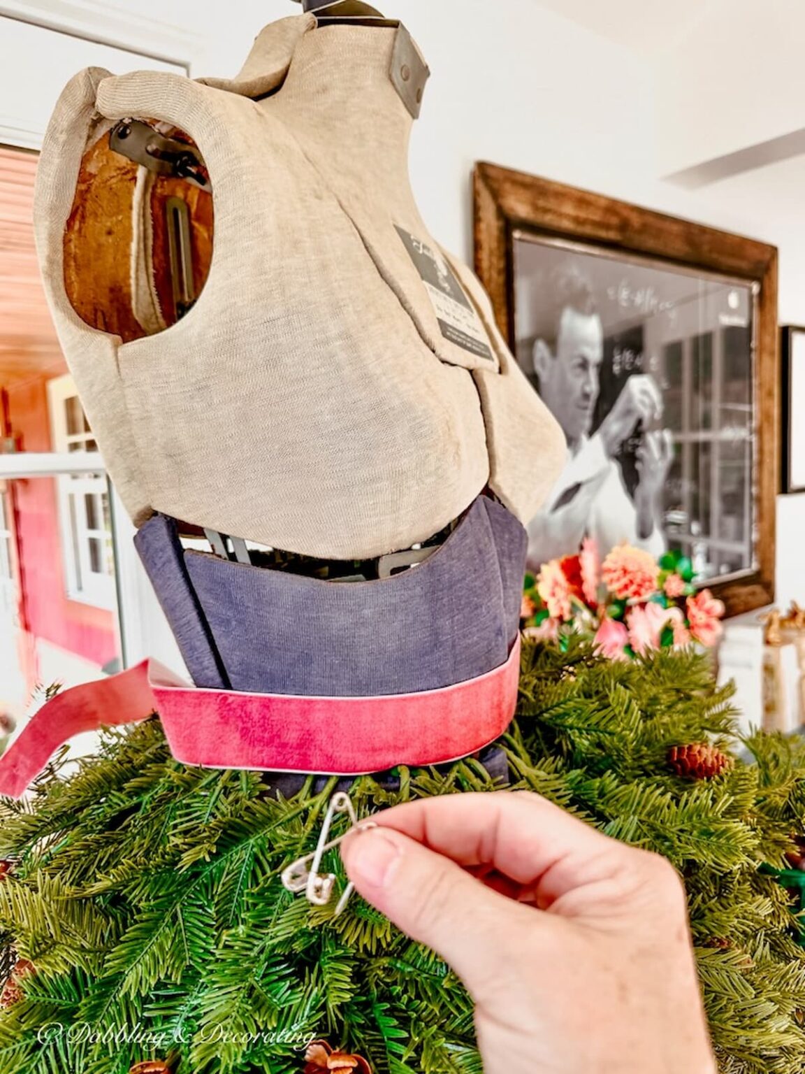 Christmas Mannequin Decoration Ideas So Cute, They Stole the Table