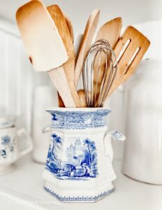 Vintage Pitcher Decor Guide: 17+ Creative Ways to Style Antique and ...